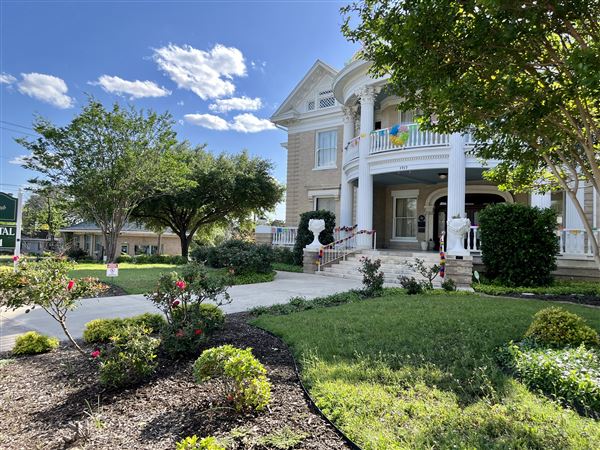 Locations Hub - Woodward Mansion
